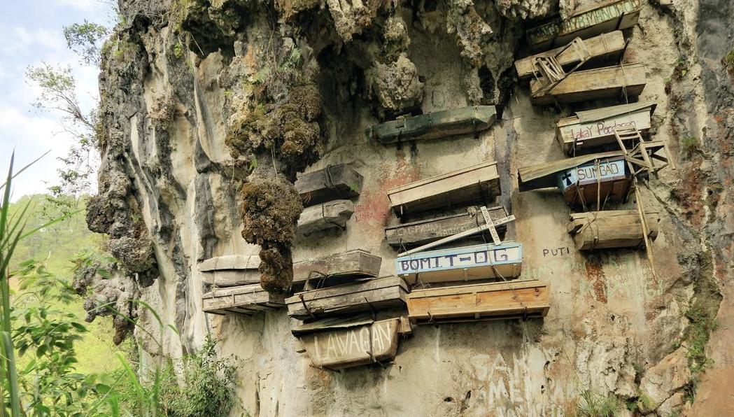 Este cementerio se está convirtiendo en el más raro del mundo, donde ...
