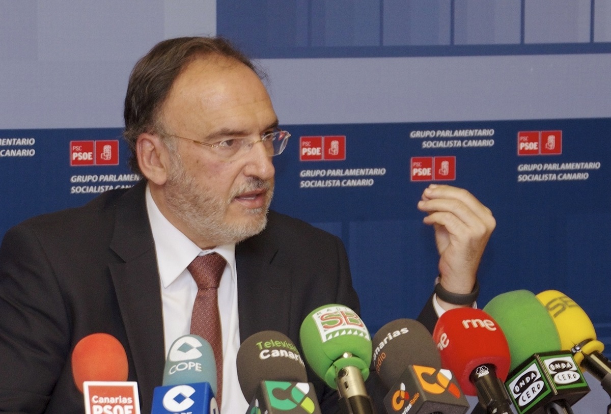 El senador por Lanzarote Manuel Fajardo, hospitalizado tras recibir la ...