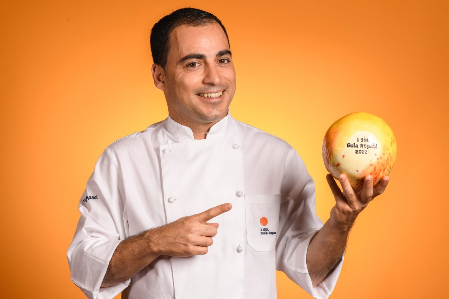 El chef Miguel Navarro versiona 21 recetas con productos gomeros