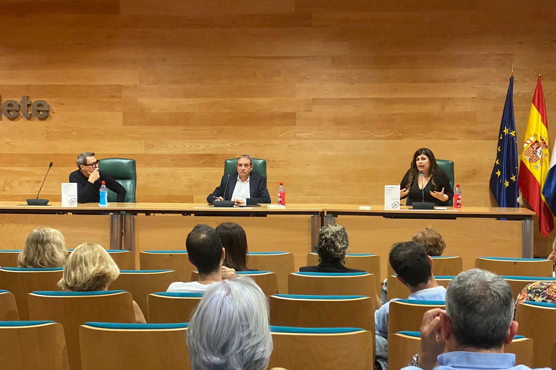 El actor Pedro Mari Sánchez y la periodista Ana Martín-Coello presentan ...