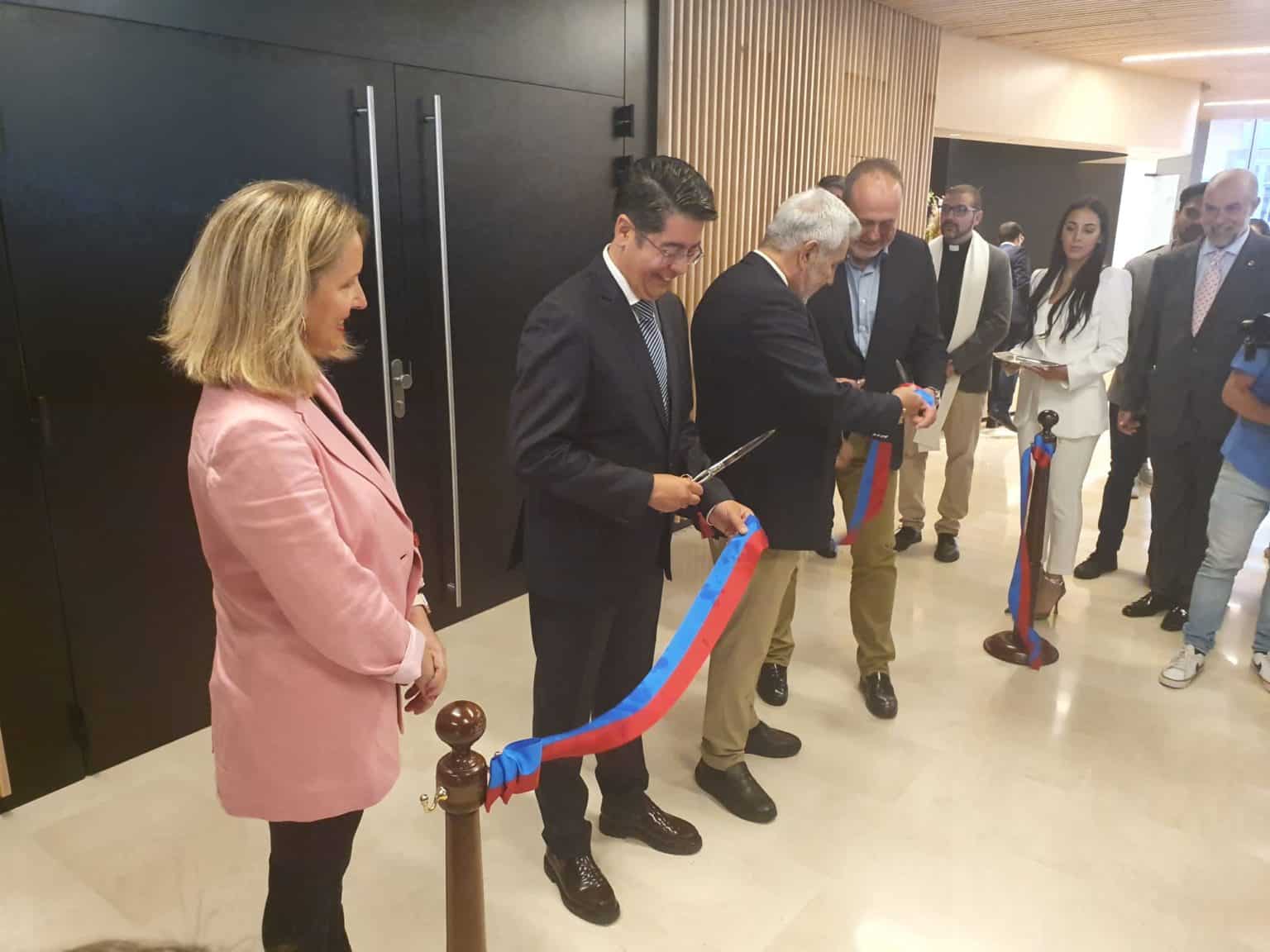 Adeje inaugura uno de los auditorios más modernos de España