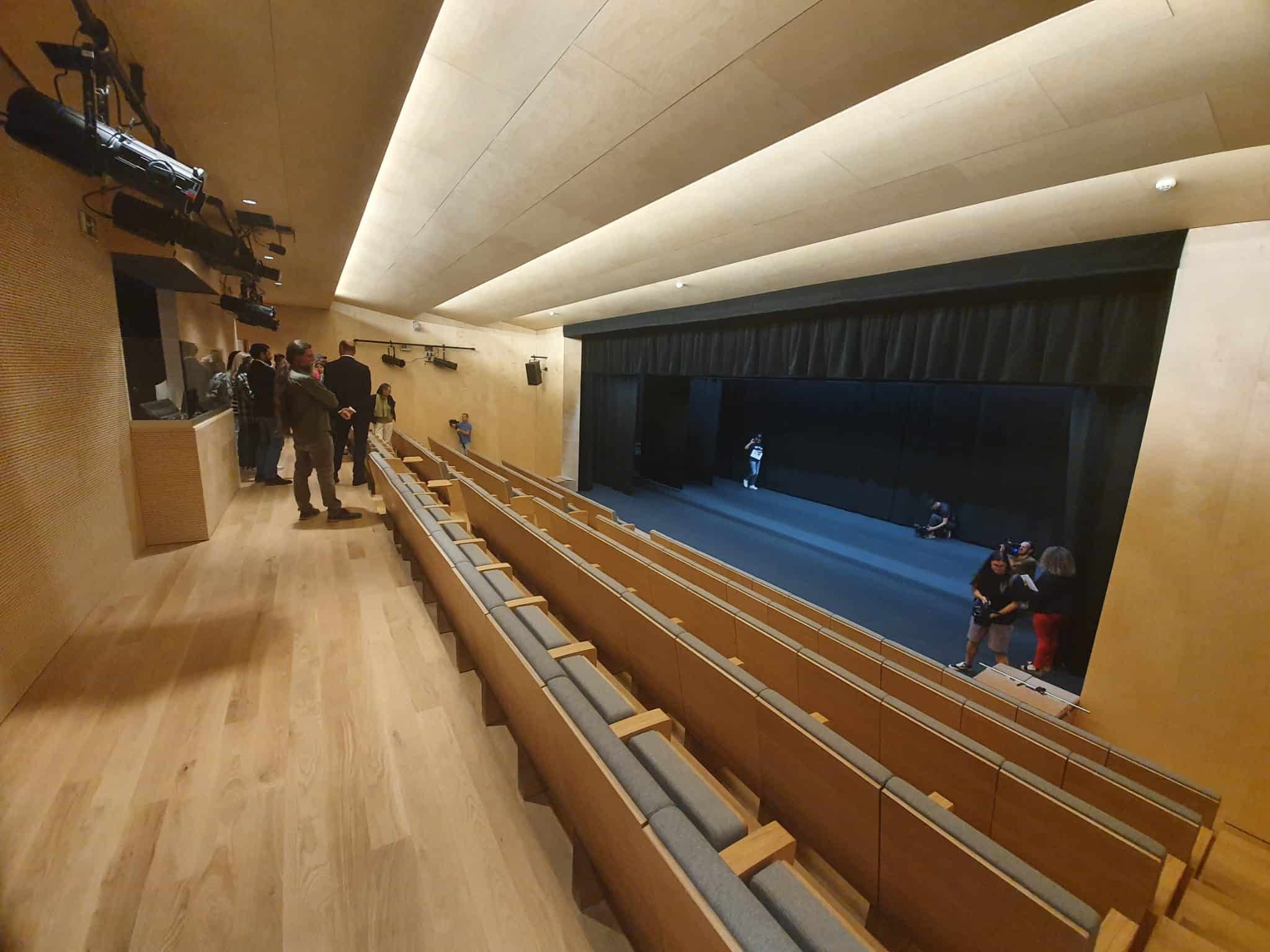 Adeje inaugura uno de los auditorios más modernos de España