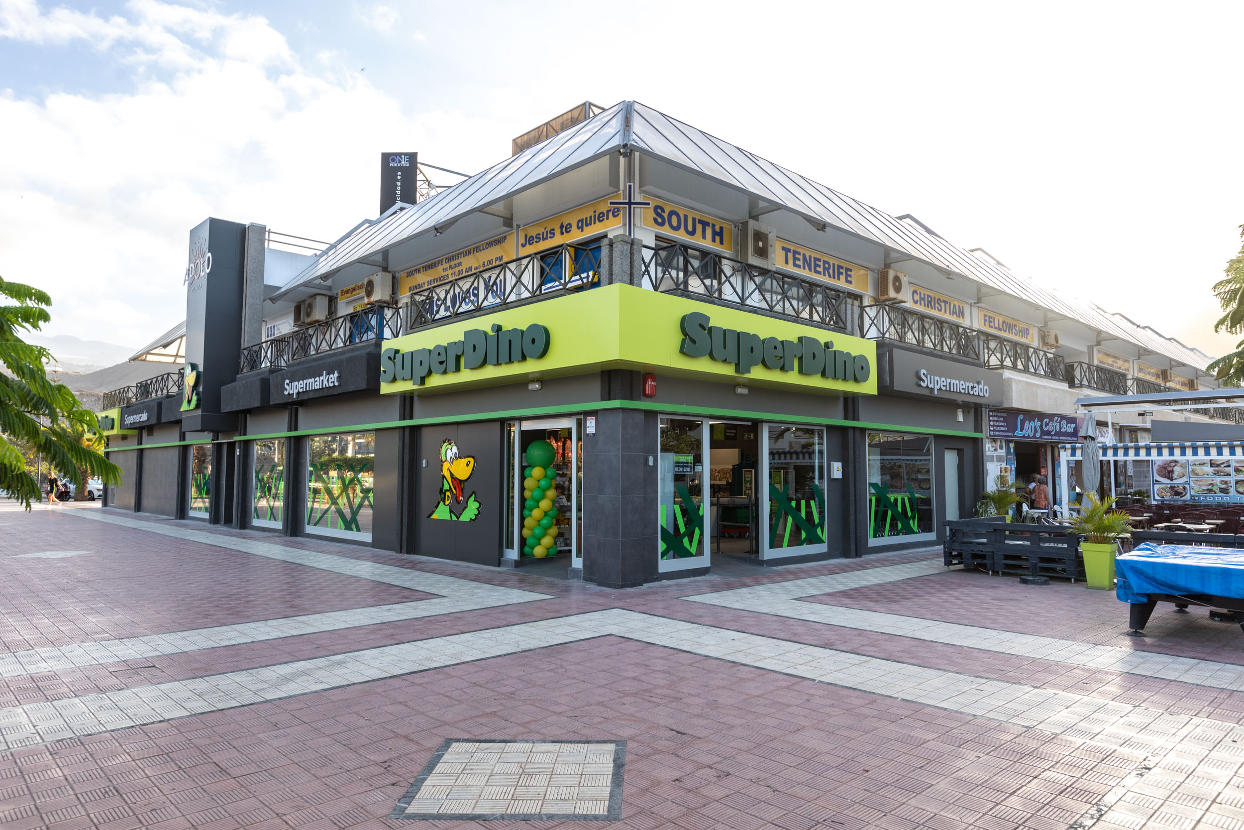 HiperDino reforma de manera integral dos nuevas tiendas en Tenerife