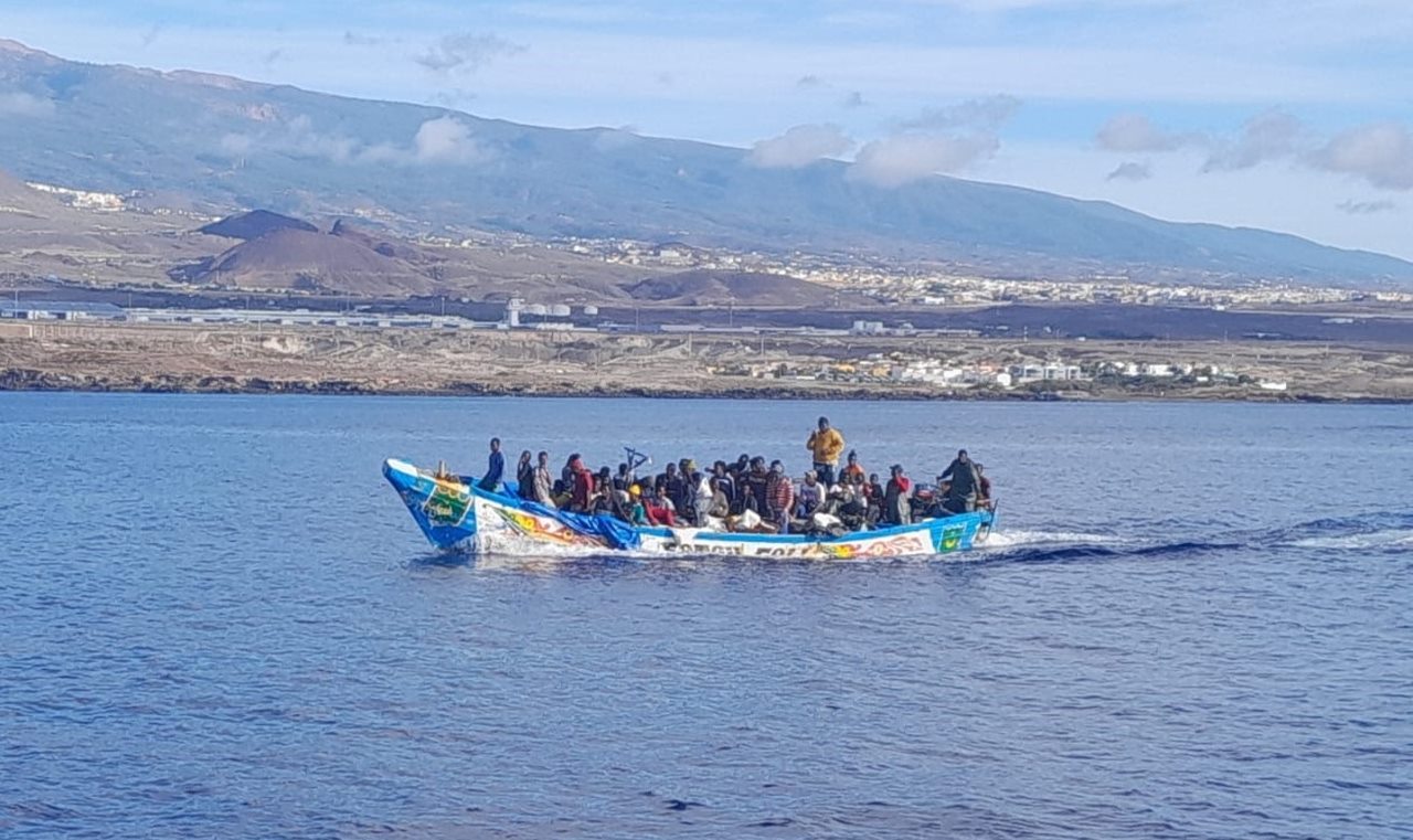 Llegan 69 migrantes a Canarias a bordo de dos pateras