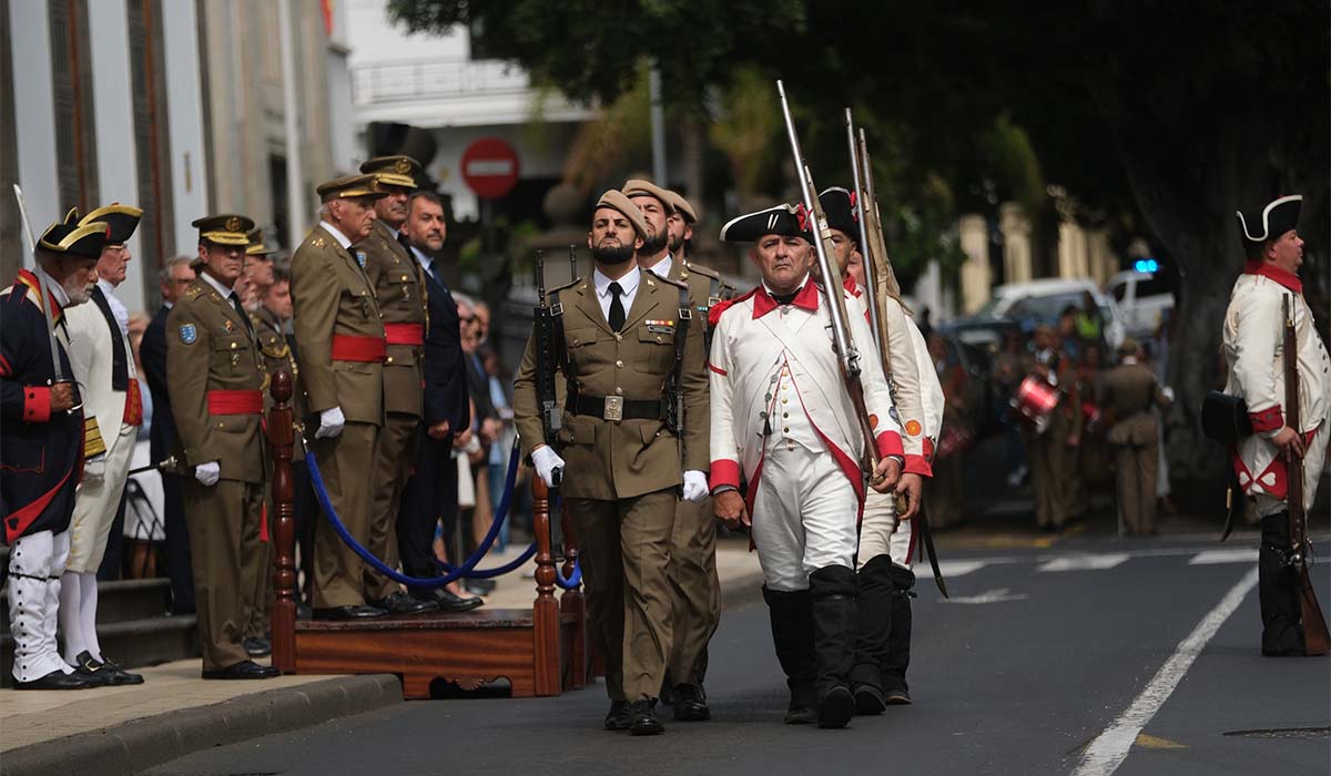 Cambio de guardia histórico por los 300 años de Capitanía