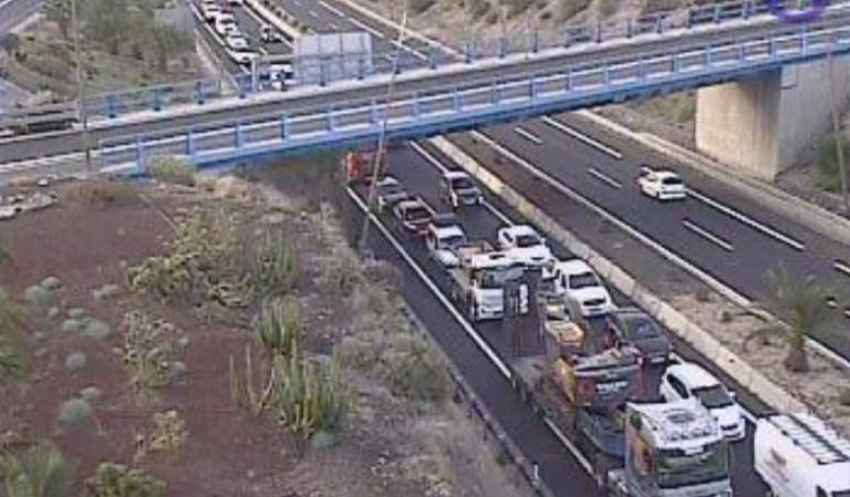 El 112 actualiza la información del accidente en la TF-1: dos coches ...
