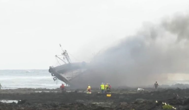 Todo lo que se sabe hasta el momento sobre el barco encallado en Lanzarote